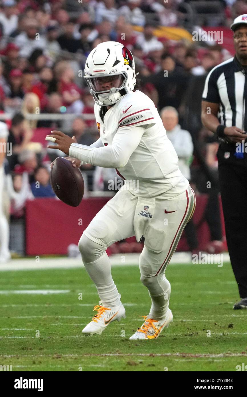 Arizona Cardinals quarterback Kyler Murray (1) runs the ball against ...
