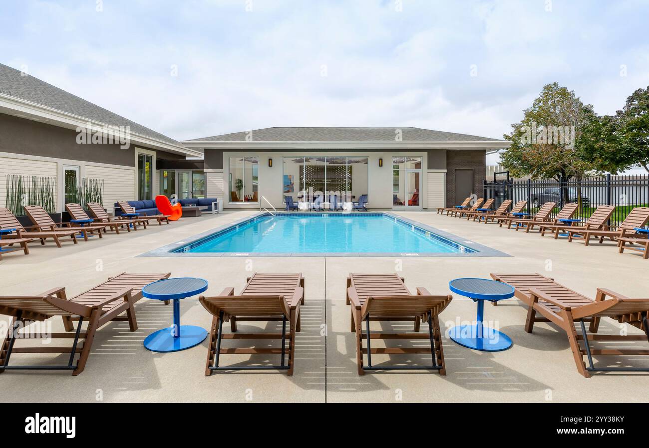 Outdoor swimming pool at apartment building complex looking towa hi-res ...