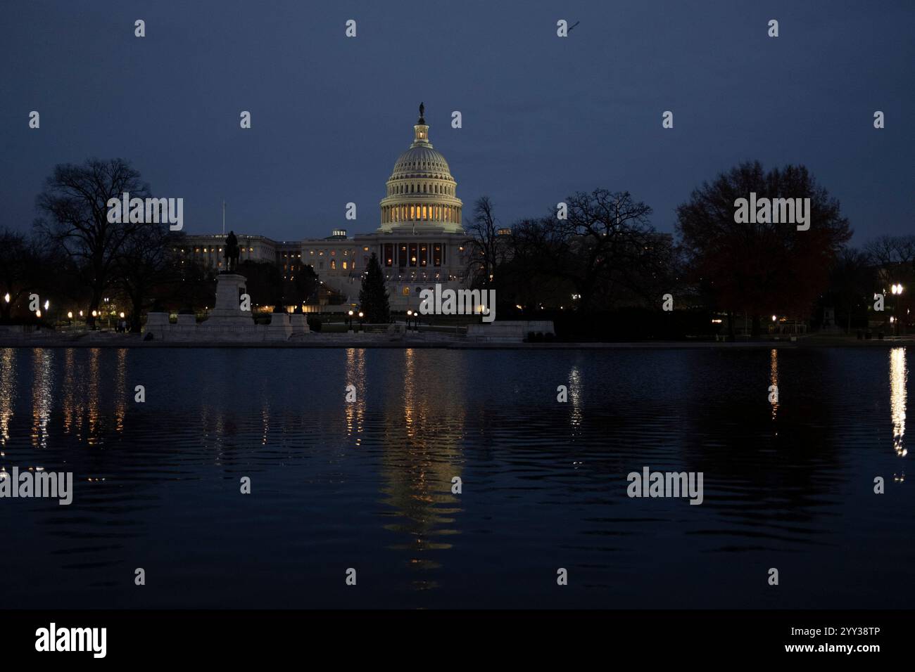 Night view of the Capitol Reflecting Pool in front of the US Capitol ...