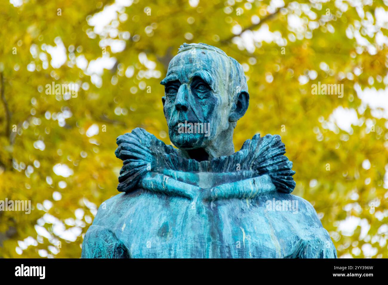Statue of polar explorer Roald Amundsen Stock Photo - Alamy