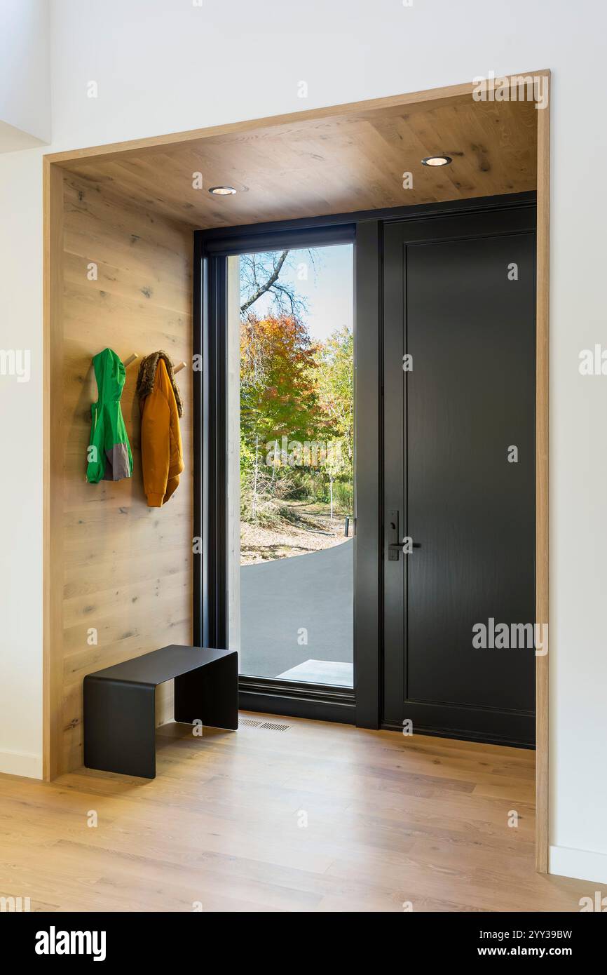 Inset area around front door hi-res stock photography and images - Alamy