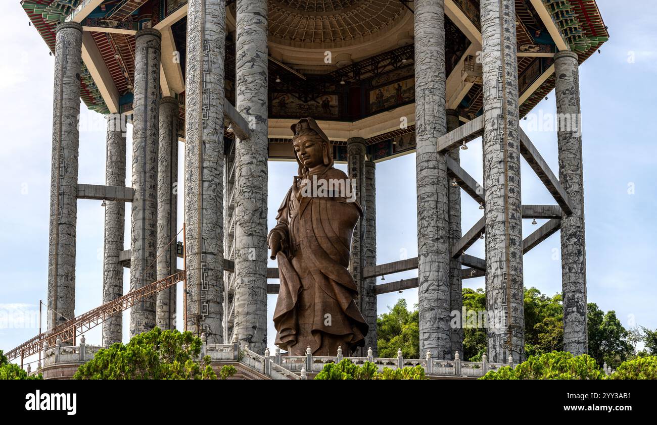 Majestic Kek Lok Si Columbarium, features an impressive statue of ...