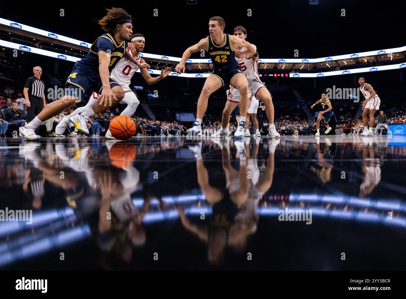 Charlotte, NC, USA. 18th Dec, 2024. Michigan Wolverines guard Tre ...