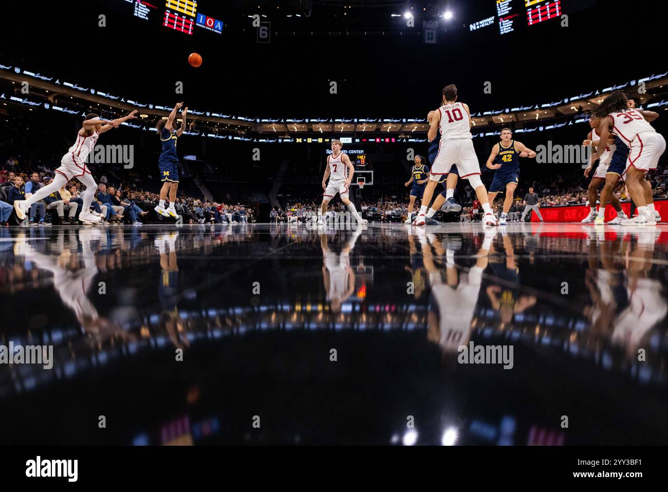 Charlotte, NC, USA. 18th Dec, 2024. Michigan Wolverines guard Tre ...