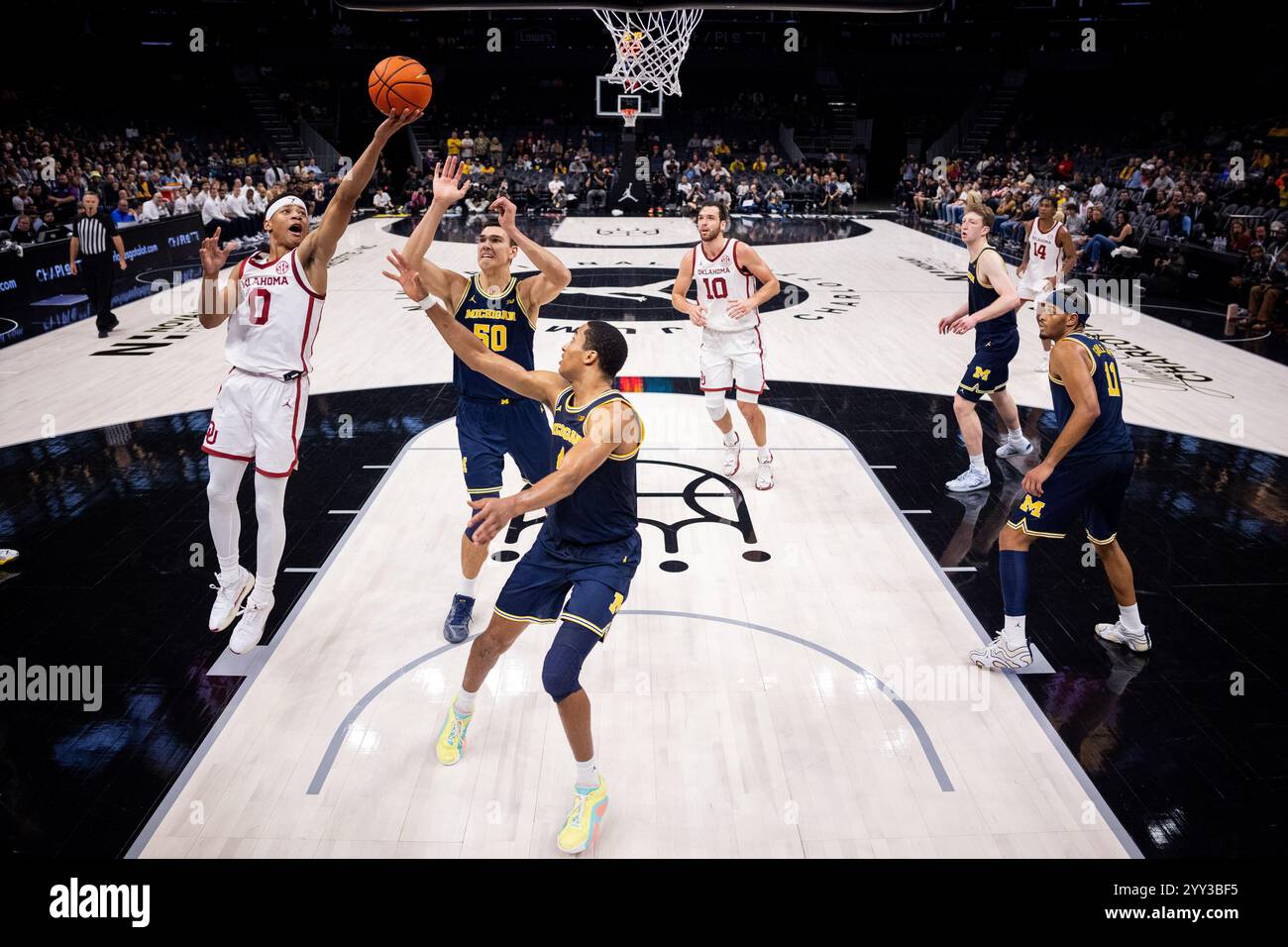 Charlotte, NC, USA. 18th Dec, 2024. Oklahoma Sooners guard Jeremiah ...