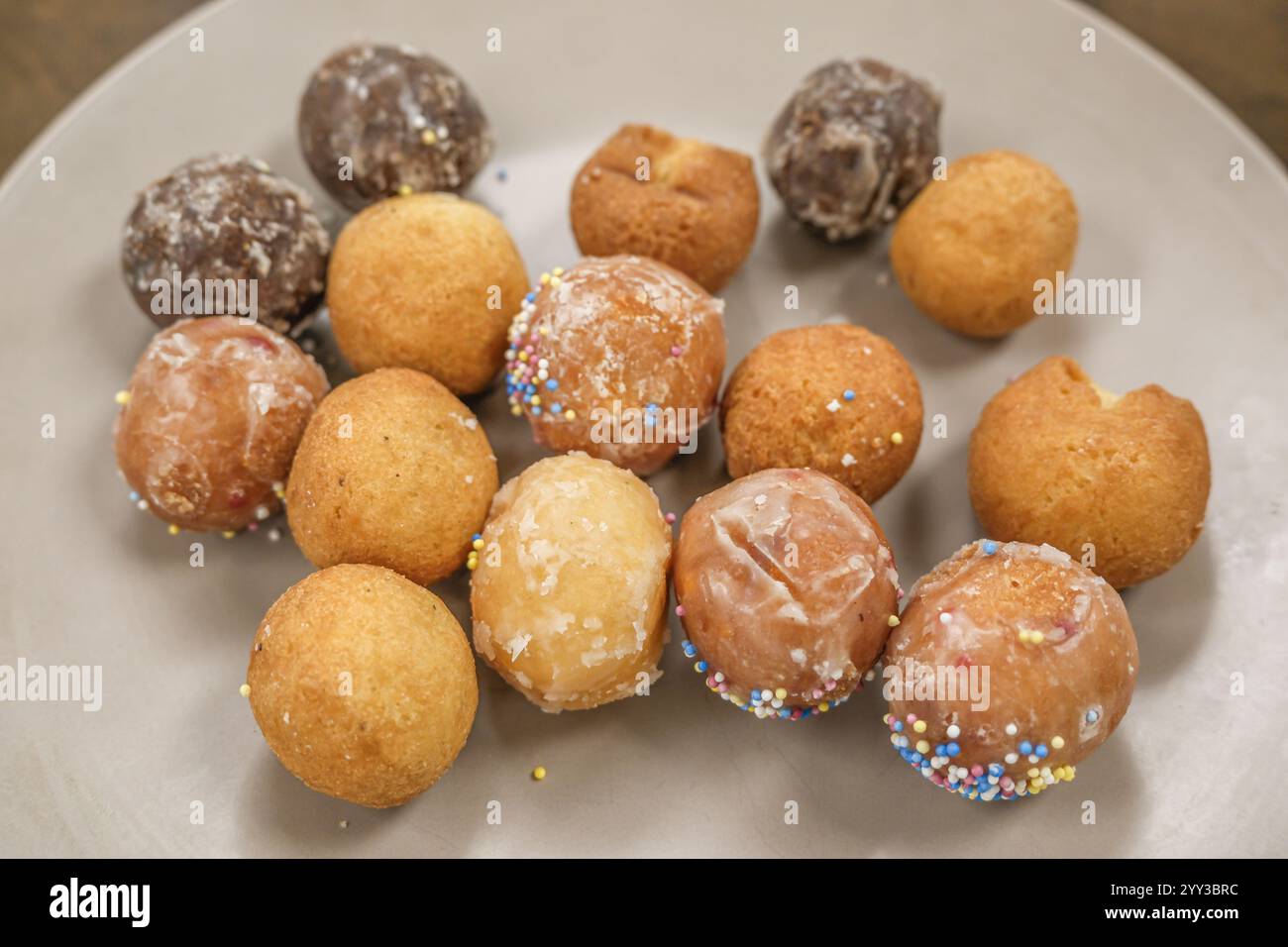 Bite size donuts hi-res stock photography and images - Alamy