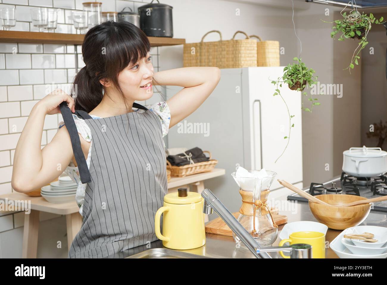 Cafe staff making coffee Stock Photo - Alamy