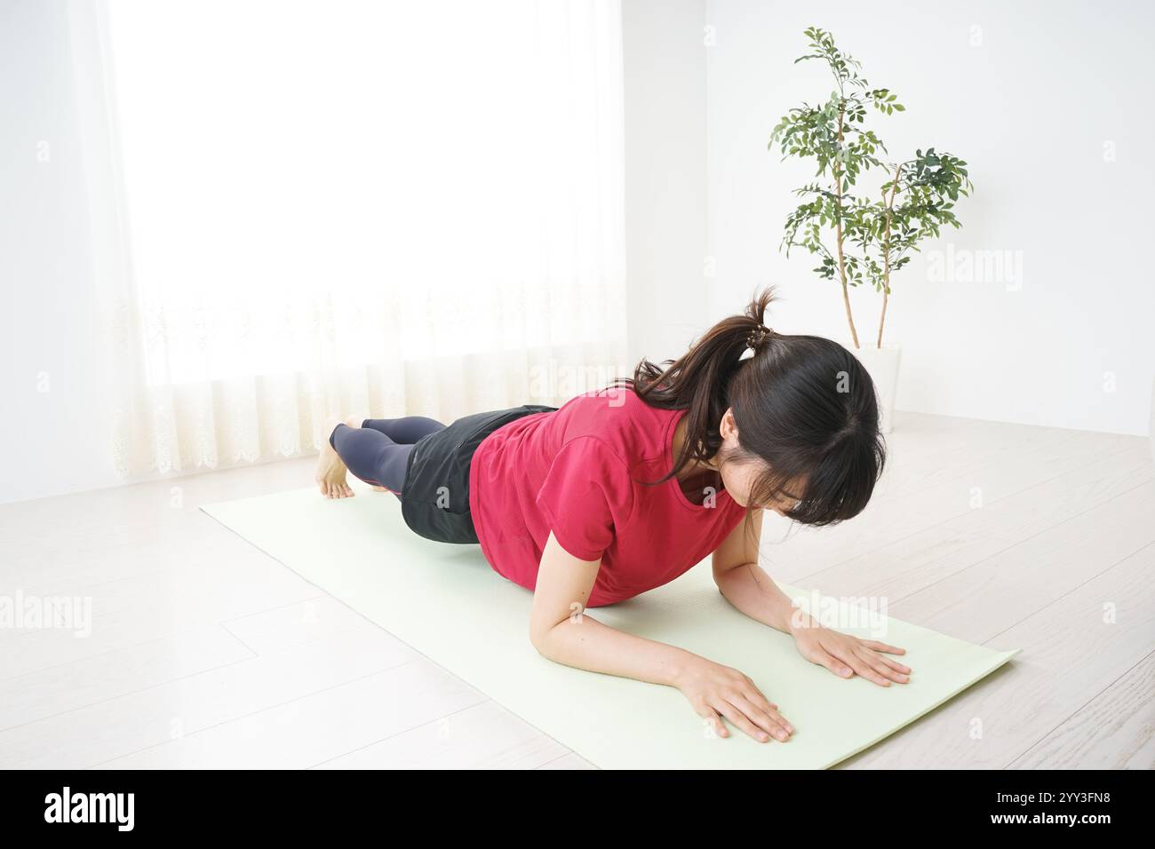 Young woman doing muscle hi-res stock photography and images - Alamy