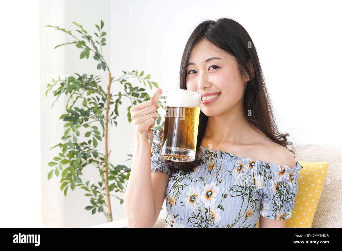 Woman drinking beer at home Stock Photo - Alamy