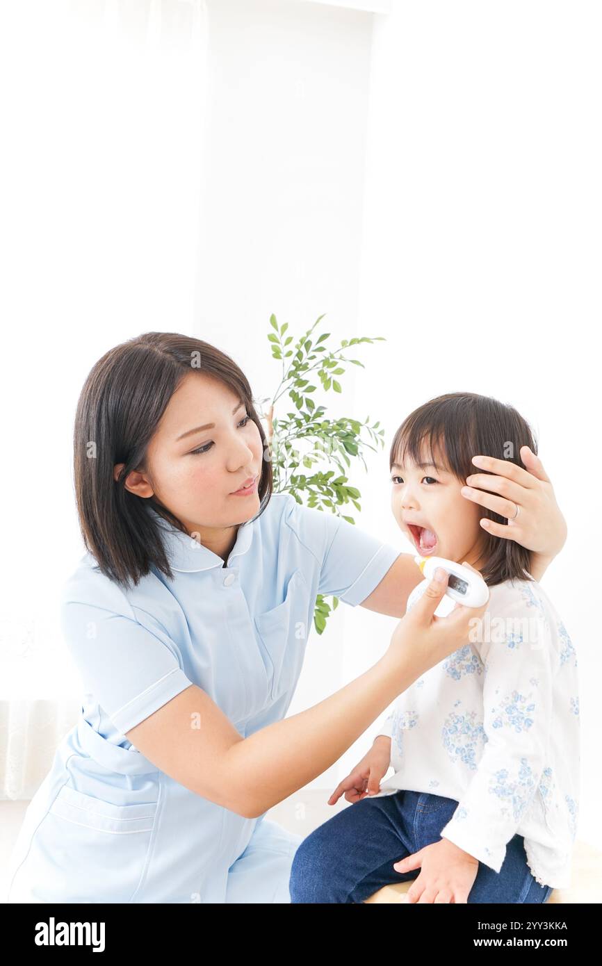 Female pediatrician child hi-res stock photography and images - Alamy