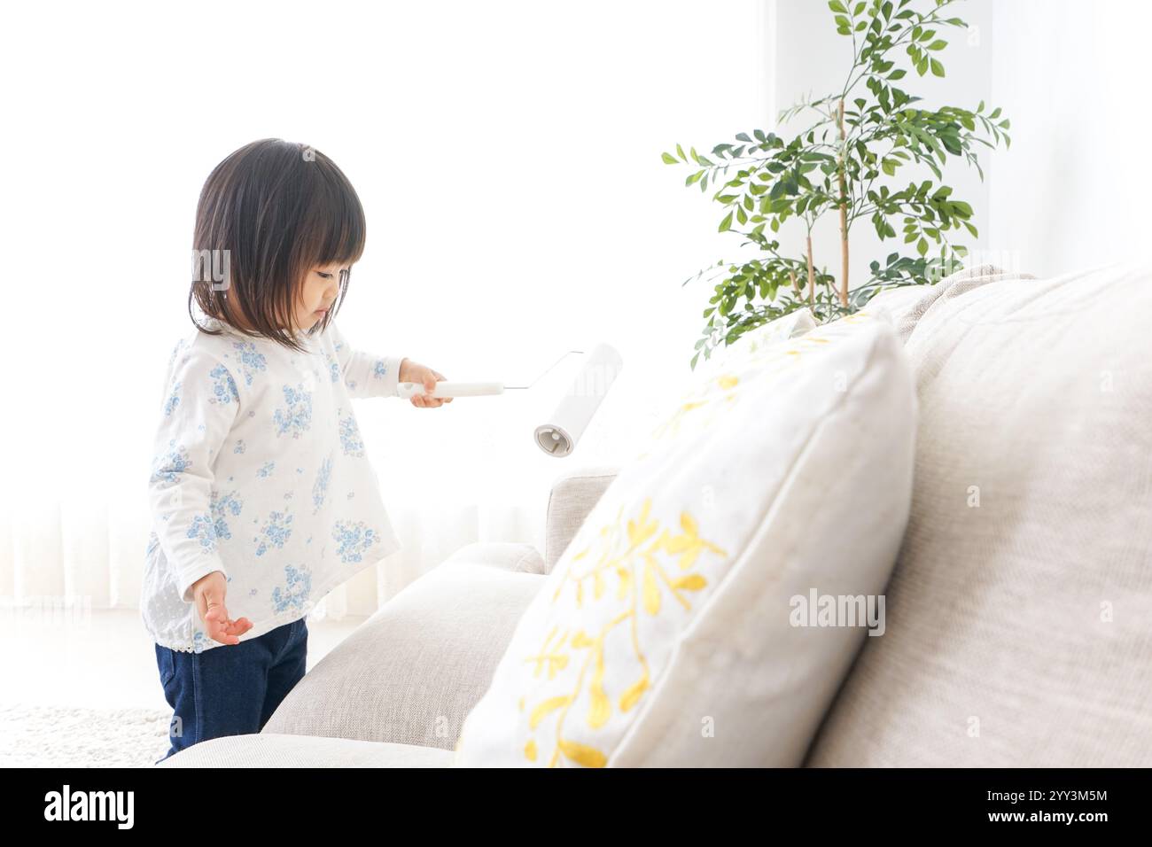 Japan children cleaning hi-res stock photography and images - Alamy