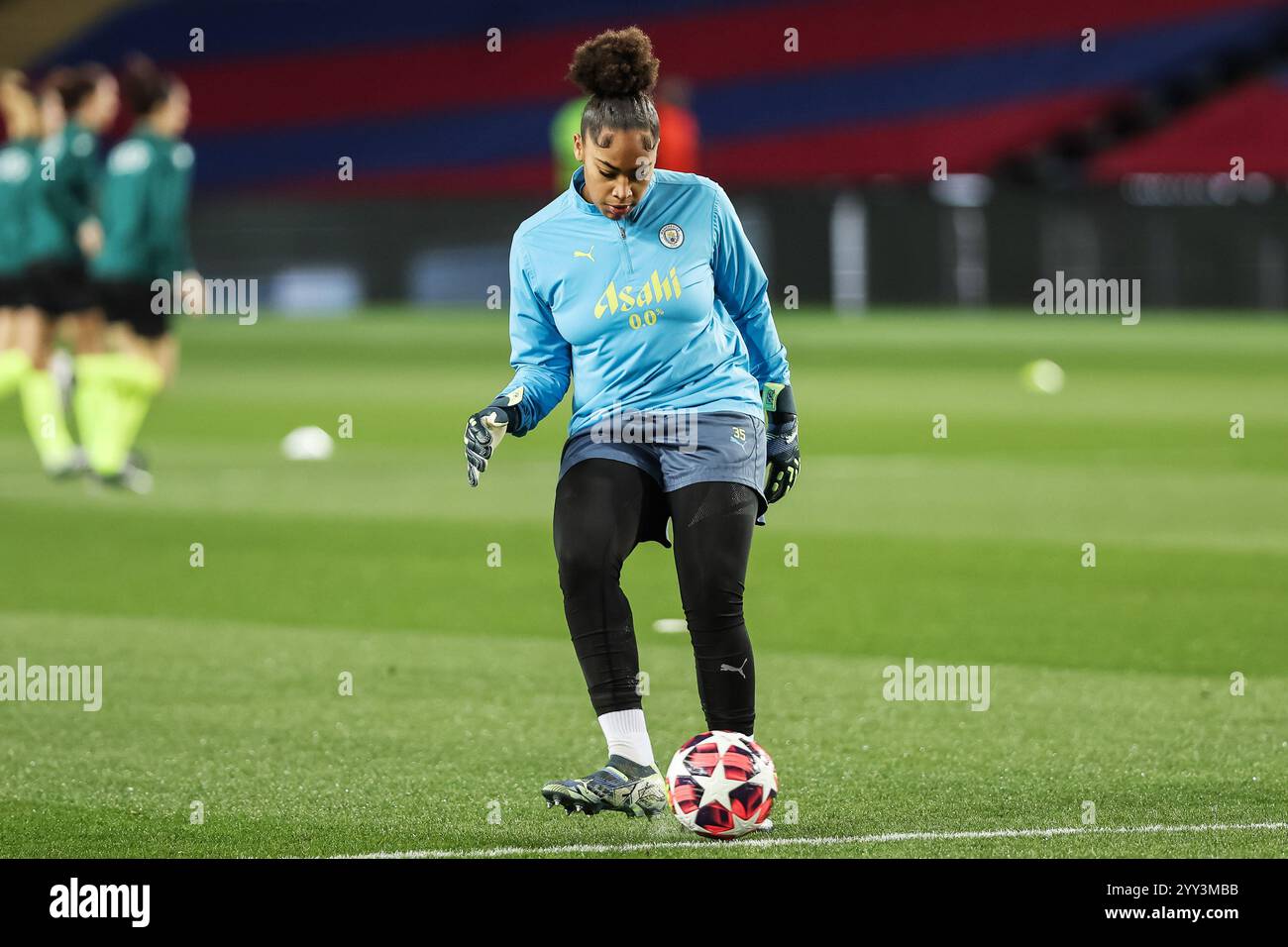 Khiara Keating of Manchester City FC warms up during the UEFA Women's ...