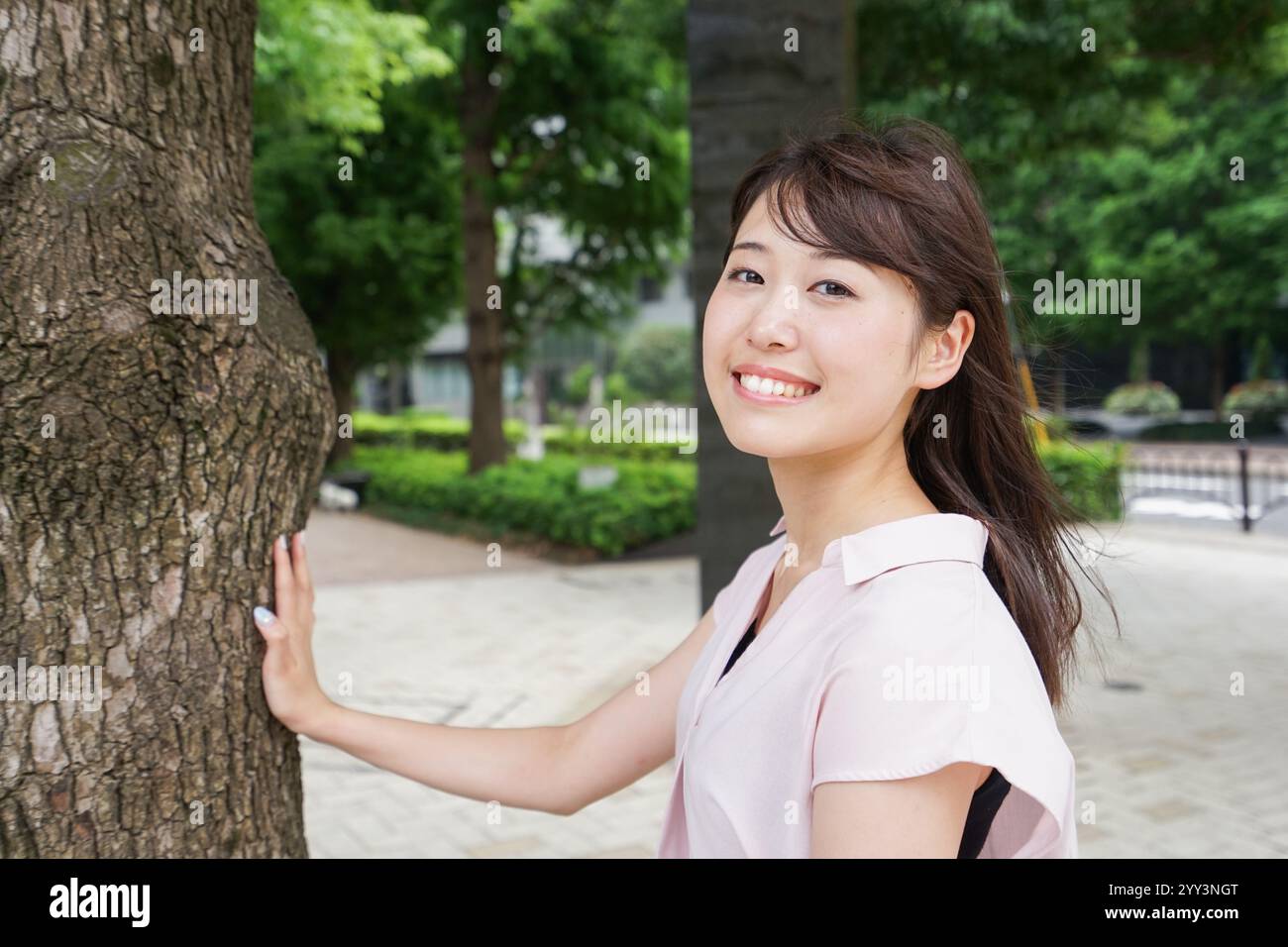 Young japanese woman tokyo hi-res stock photography and images - Alamy