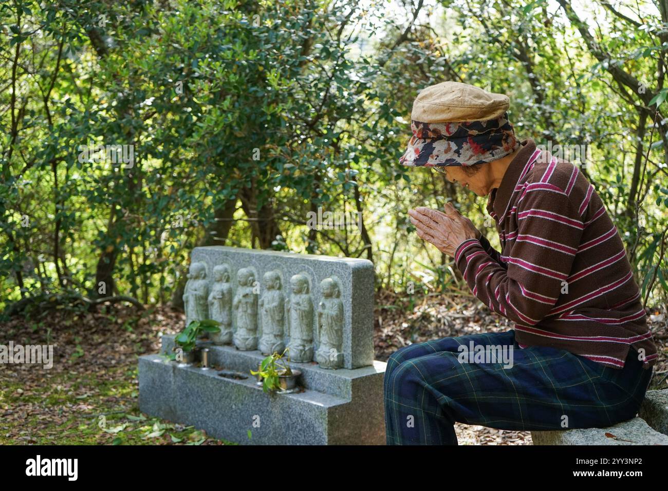 Elderly people visiting a grave Stock Photo - Alamy