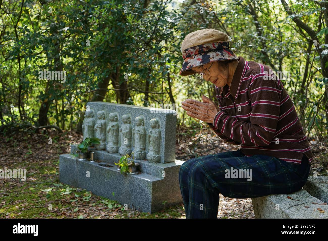 Elderly people visiting a grave Stock Photo - Alamy