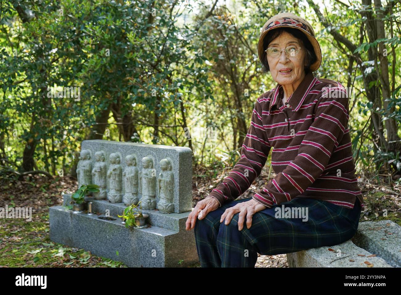 Elderly people visiting a grave Stock Photo - Alamy