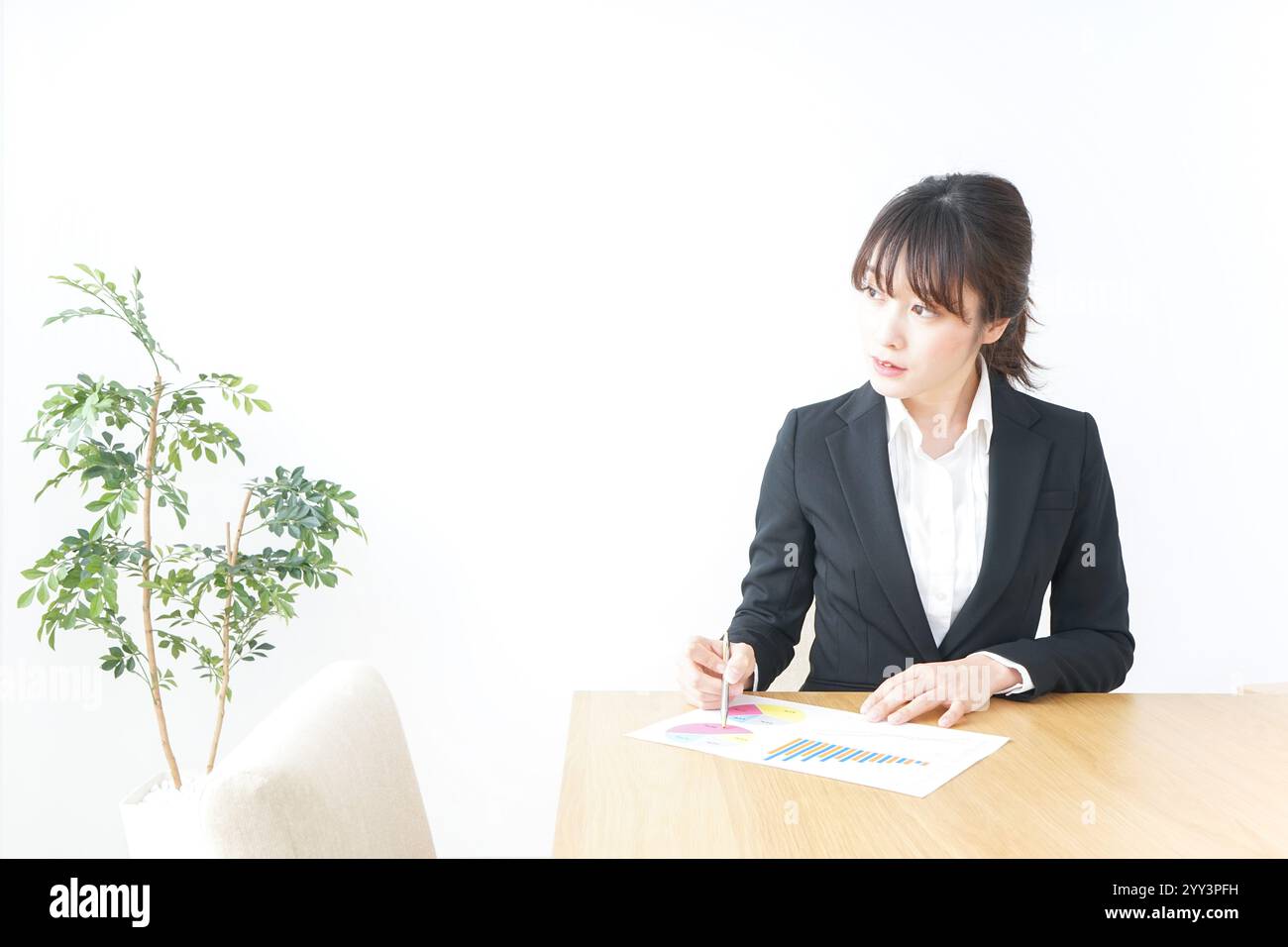 Working a contract hi-res stock photography and images - Alamy