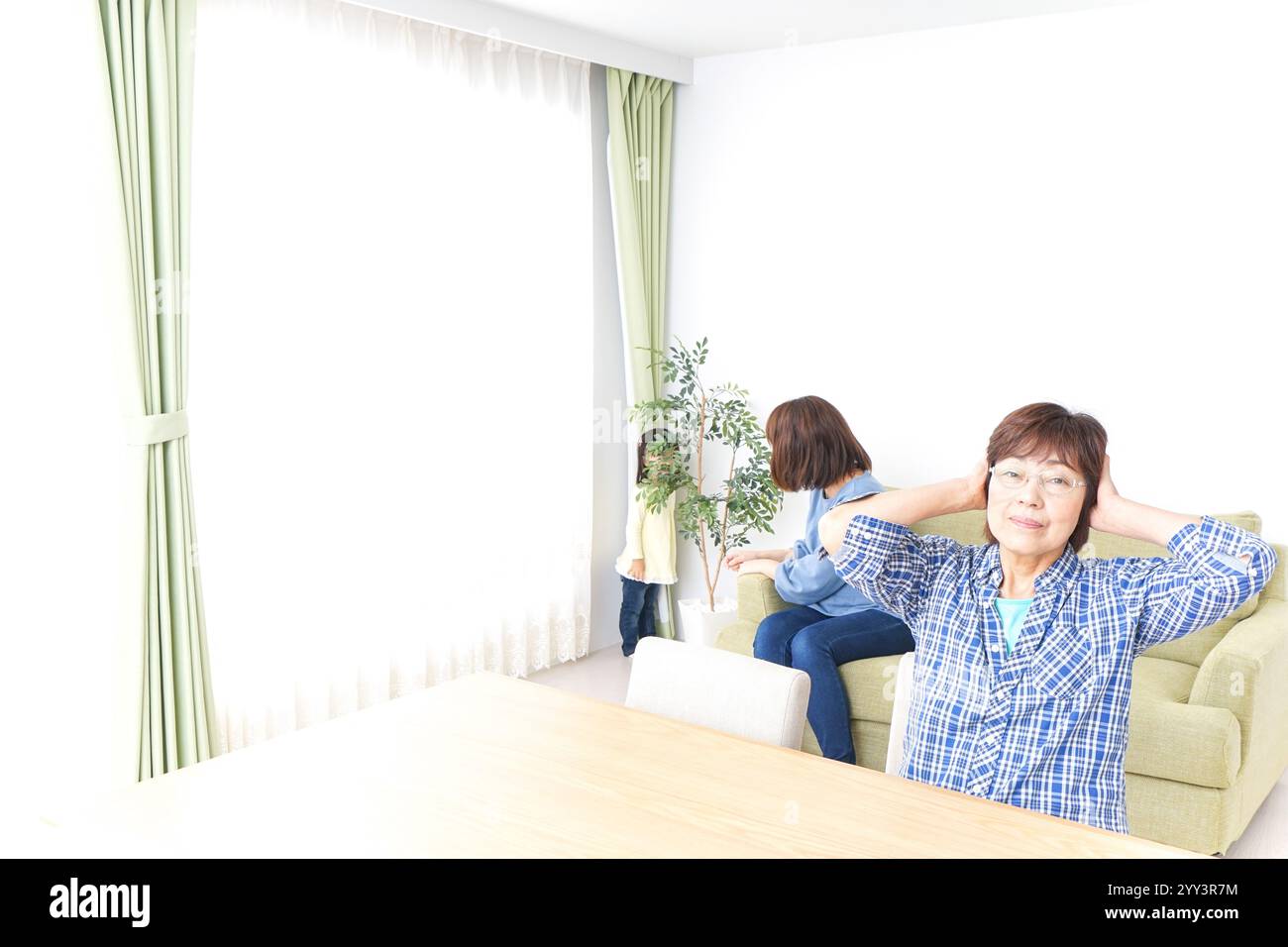 Family returning with their children to their hometown Stock Photo - Alamy