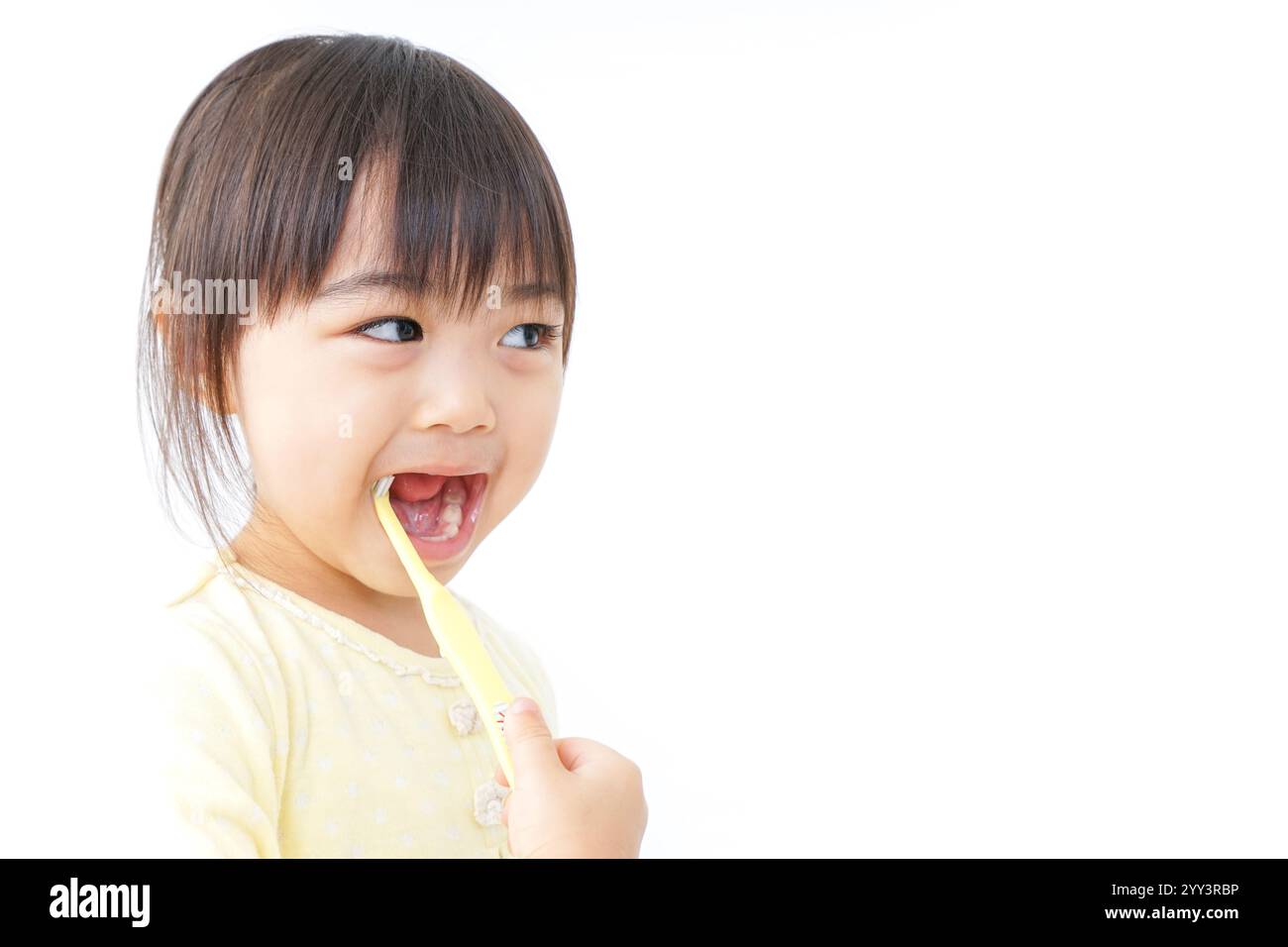Kindergarten children brushing teeth hi-res stock photography and ...