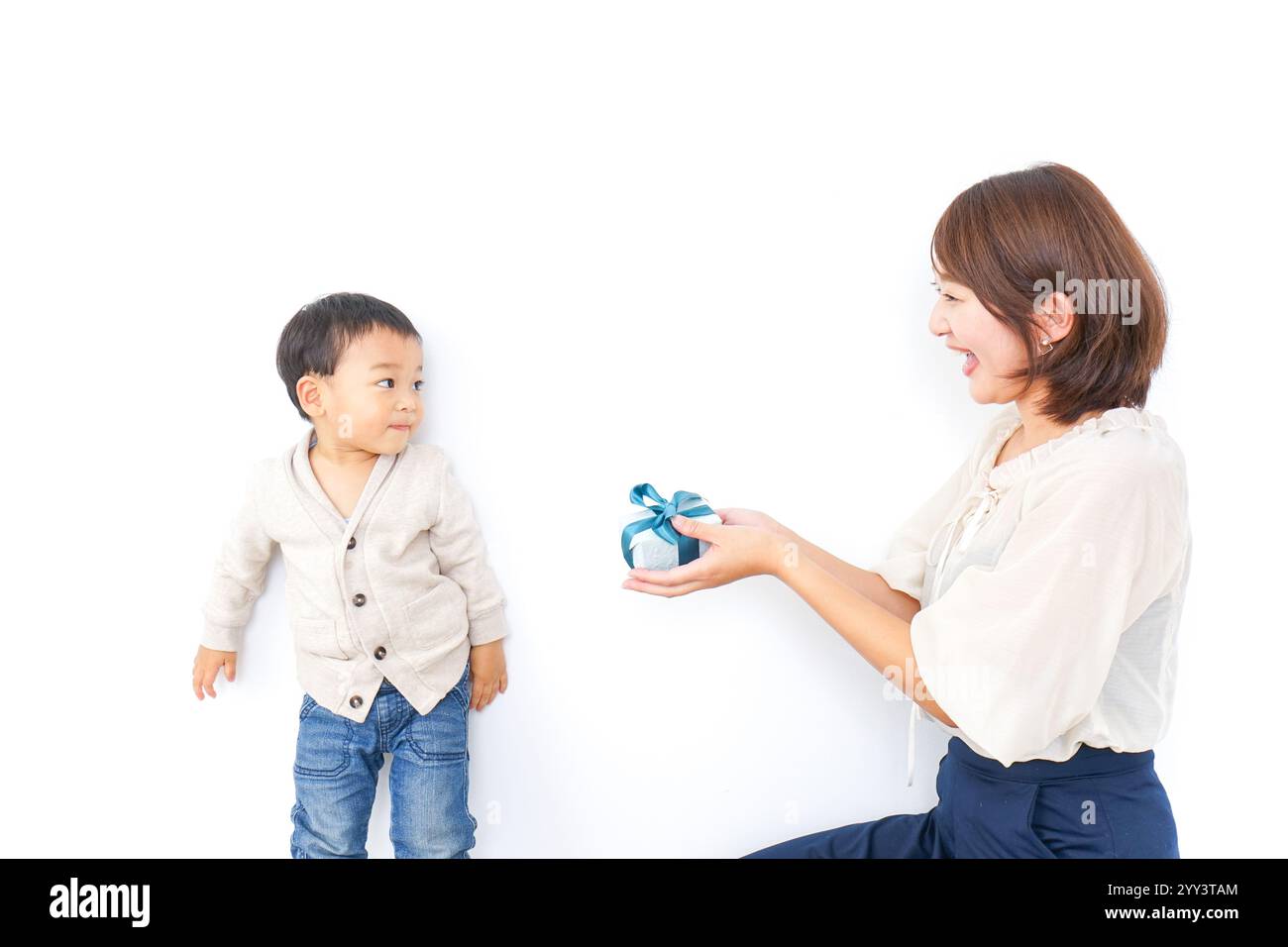 Single mother children home Cut Out Stock Images & Pictures - Alamy