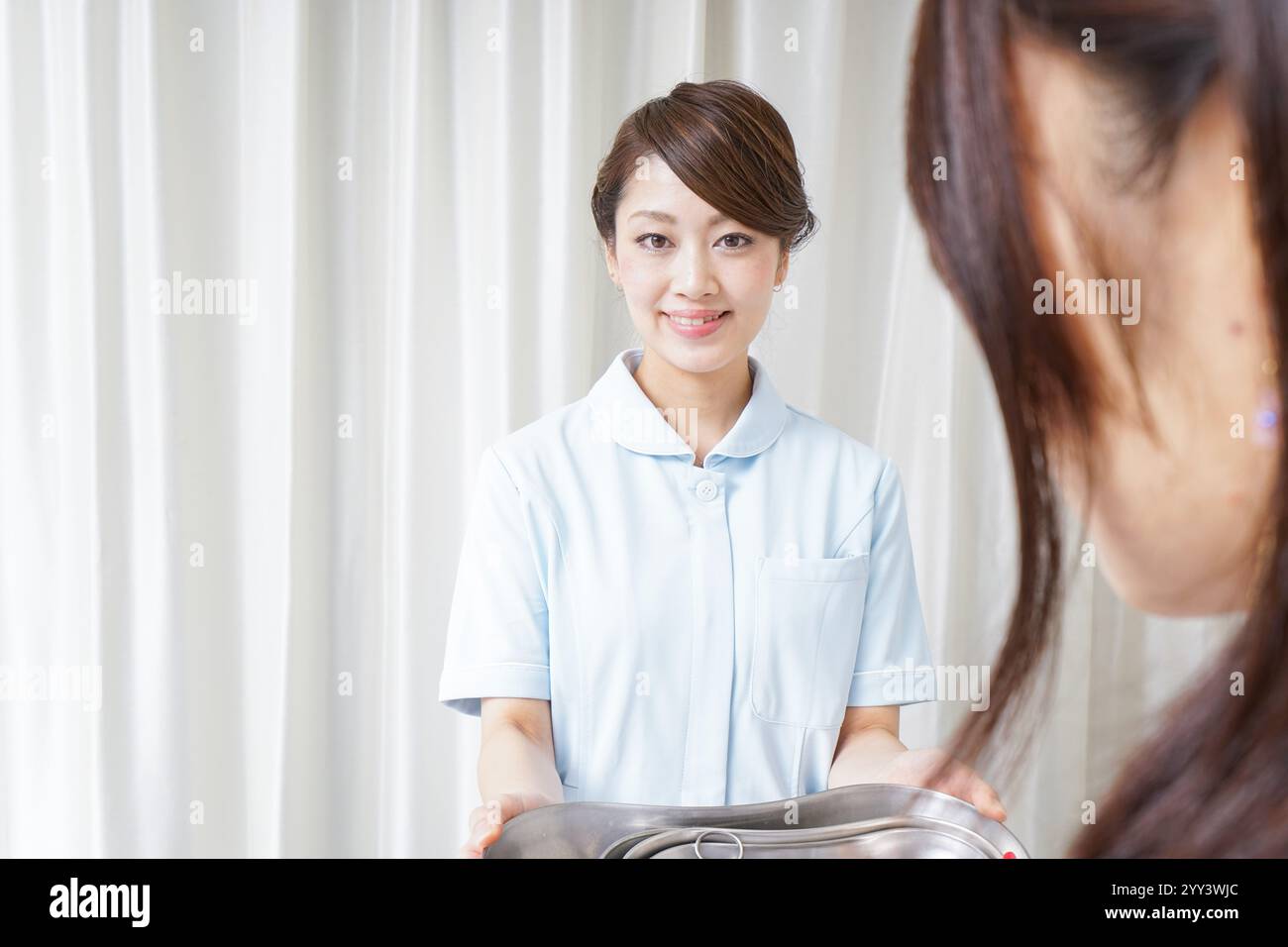 Nurse handing tools to doctor Stock Photo - Alamy