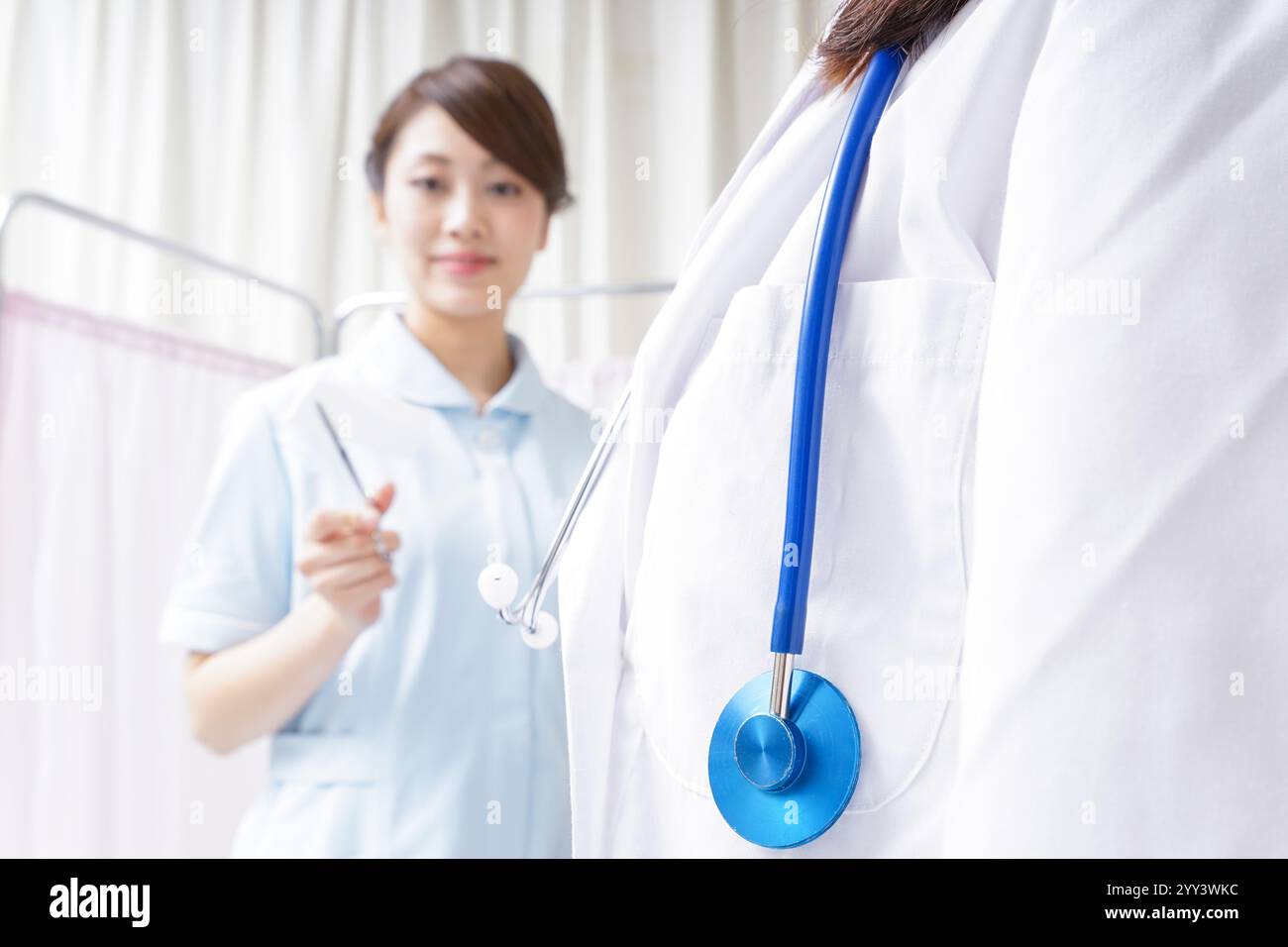 Nurse assisting doctor Stock Photo - Alamy