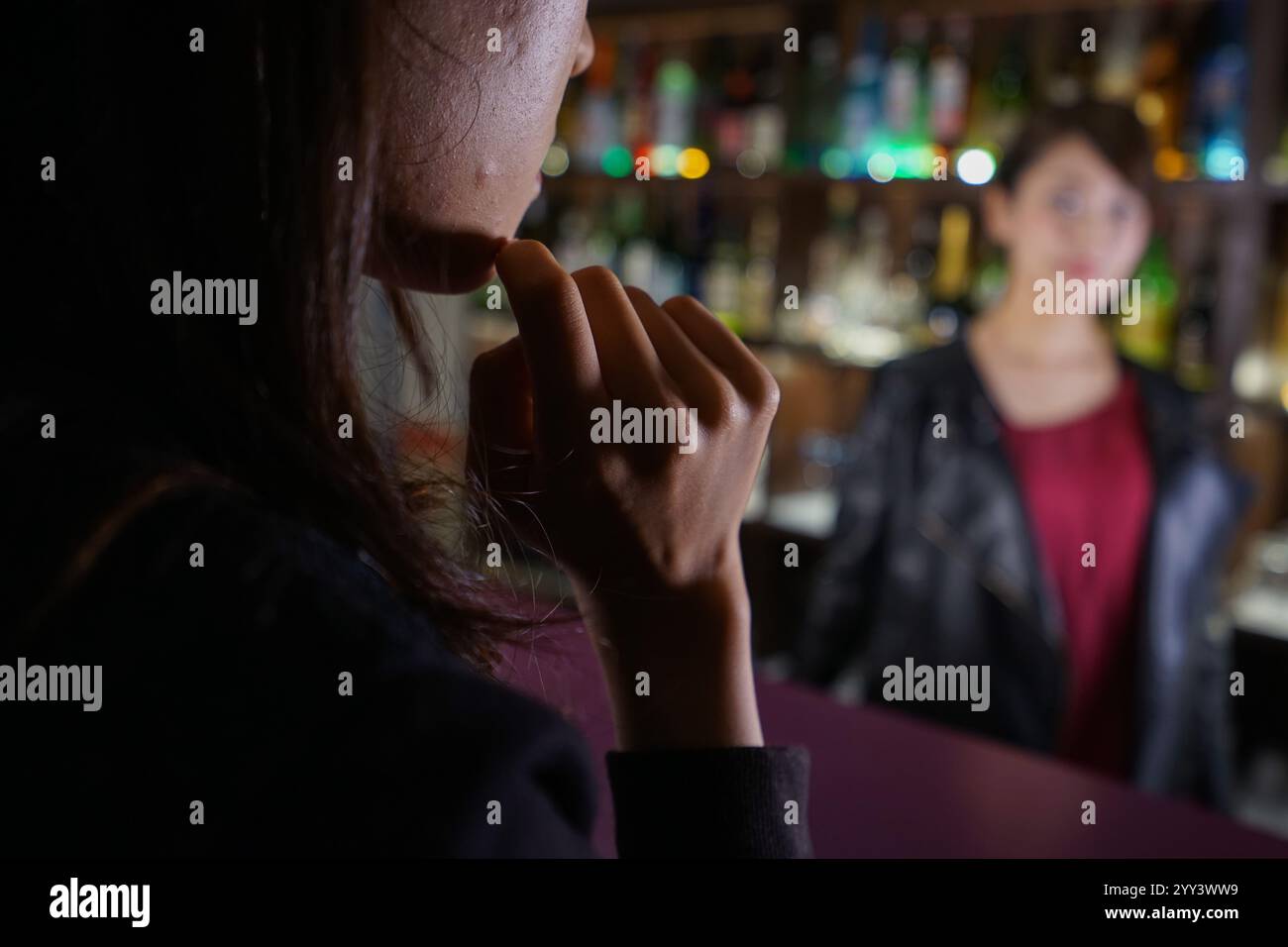 Bar employee hi-res stock photography and images - Alamy