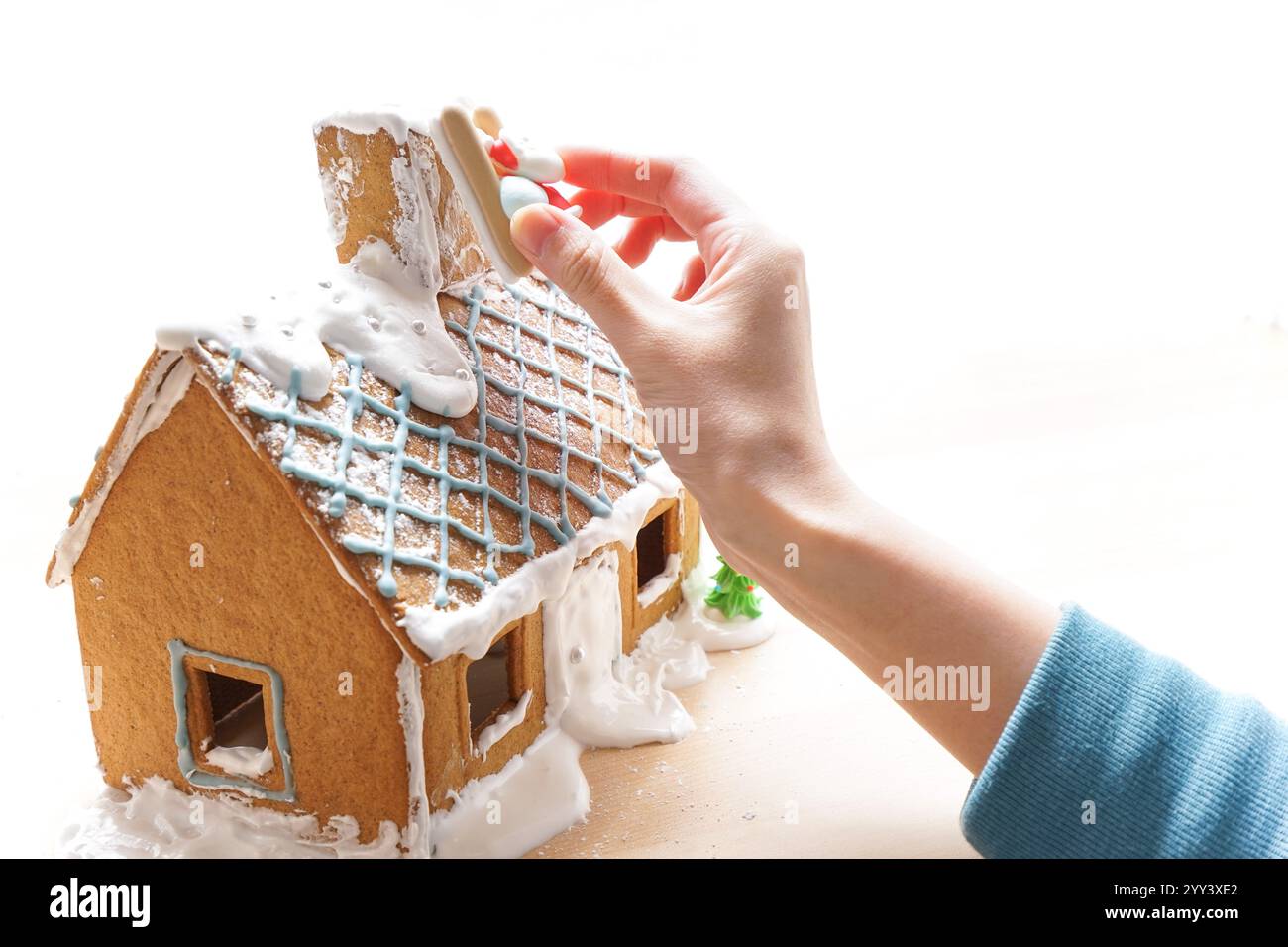 Christmas gingerbread house kit hi-res stock photography and images - Alamy