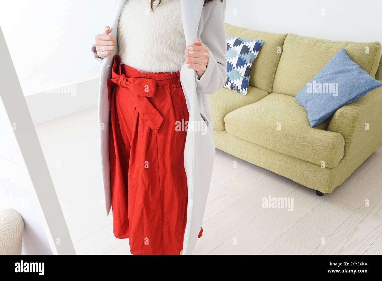 Try on a dress hi-res stock photography and images - Alamy