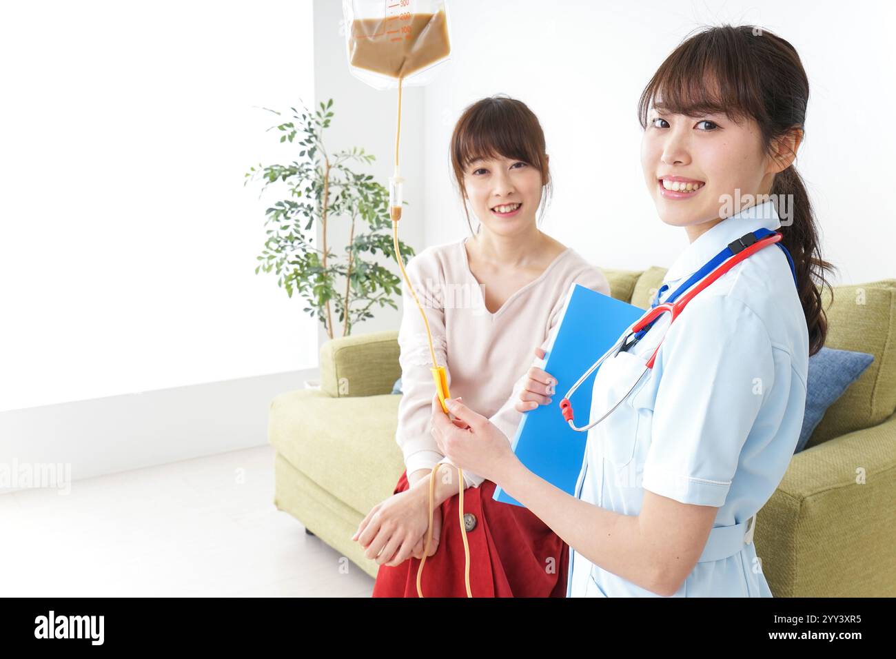 Patients receiving treatment at home and visiting nurses Stock Photo ...