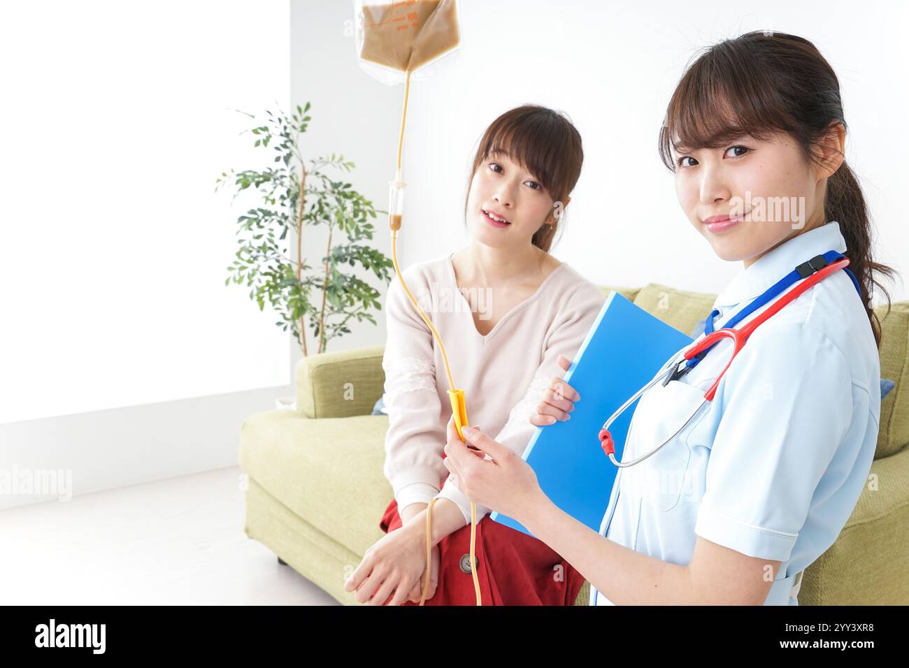 Patients receiving treatment at home and visiting nurses Stock Photo ...