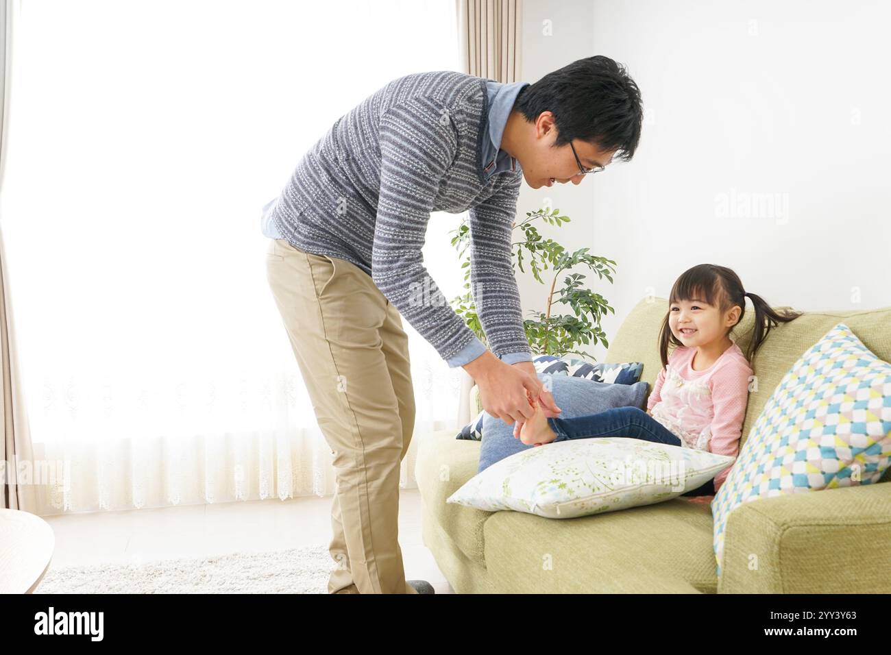 Couple small children hi-res stock photography and images - Alamy