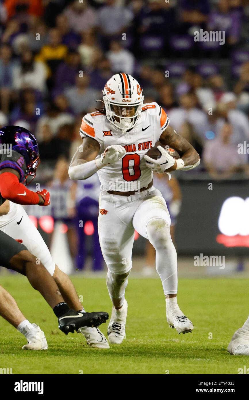 Oklahoma State running back Ollie Gordan II (0) carries the ball during ...
