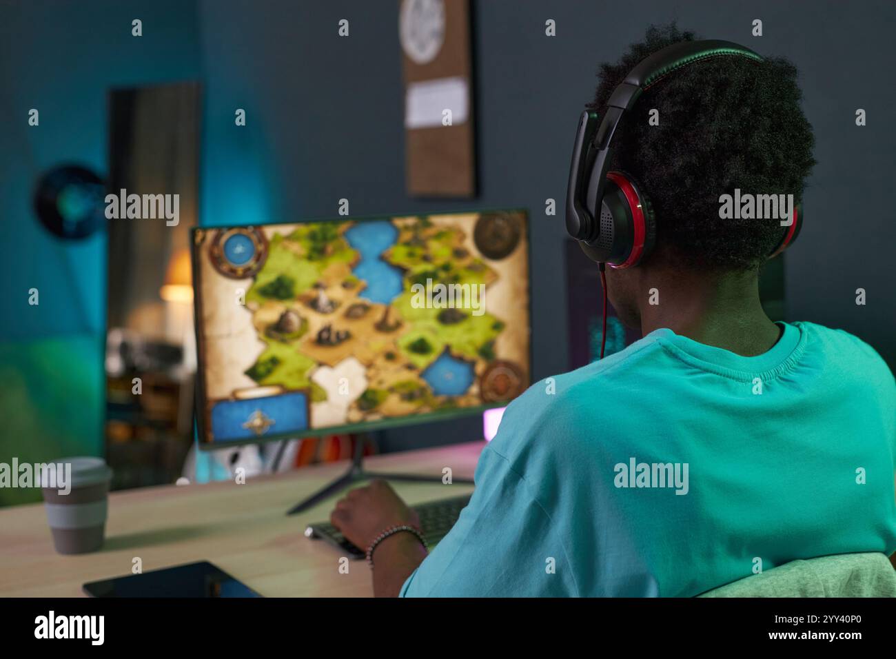 Gaming influencer playing video hi-res stock photography and images - Alamy