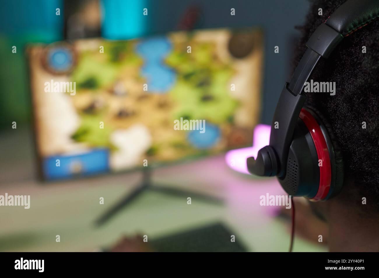 Gaming influencer playing video hi-res stock photography and images - Alamy