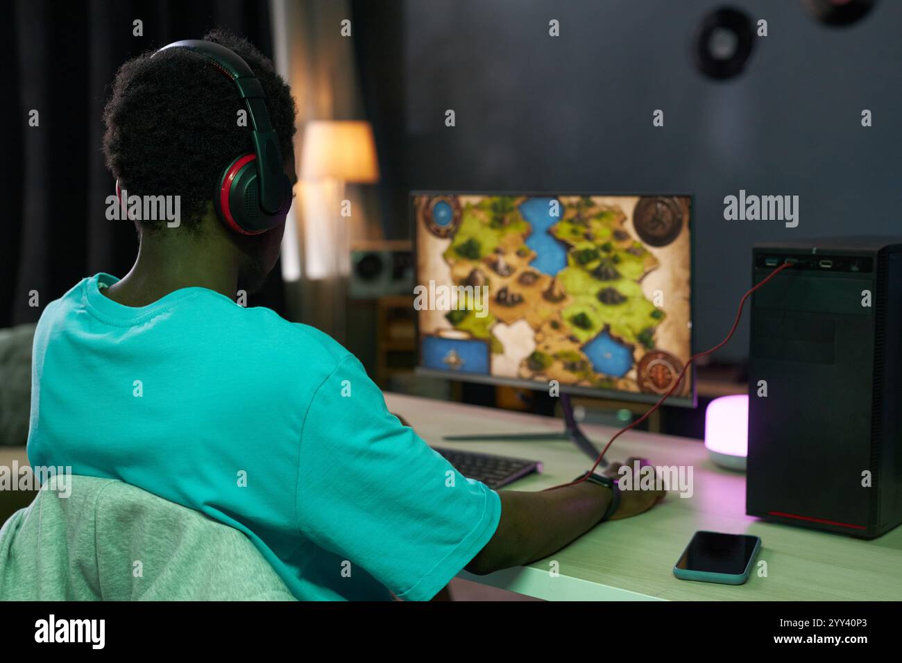 Gaming influencer playing video hi-res stock photography and images - Alamy