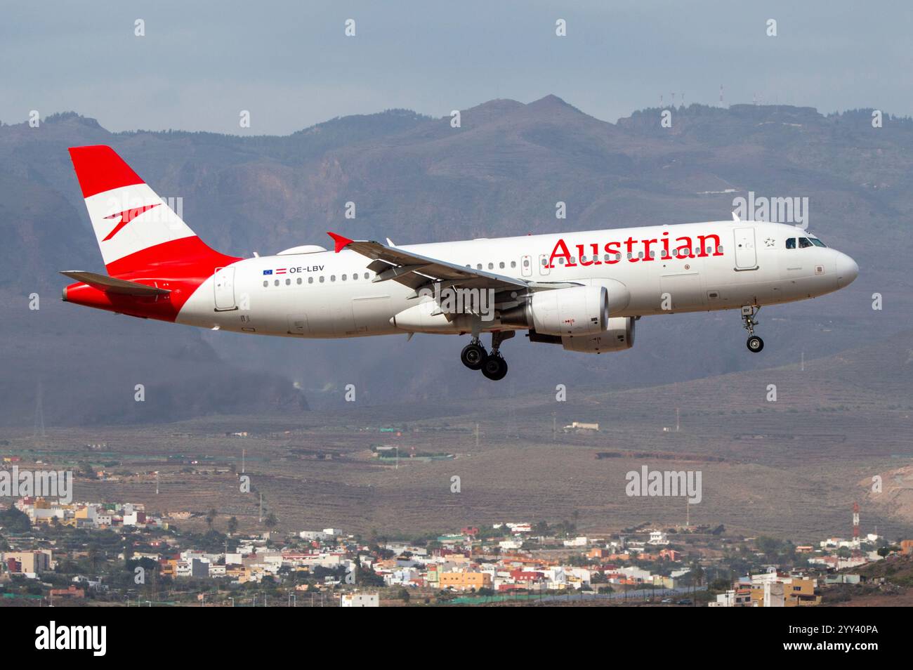 Avión de línea Boeing 737 de la aerolínea austriaca Austrian Airlines ...