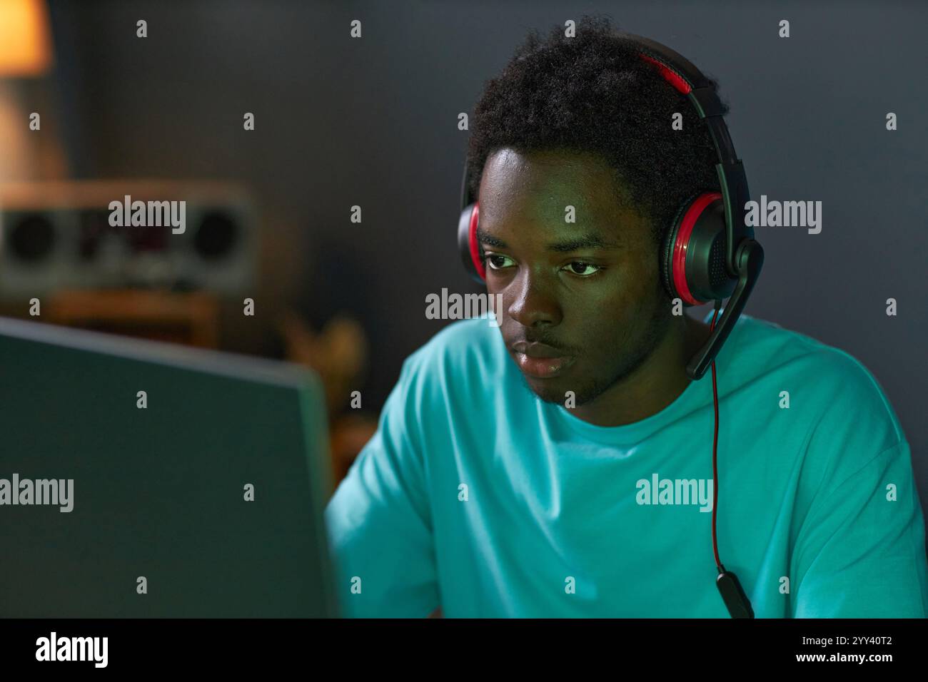 Gaming influencer playing video hi-res stock photography and images - Alamy