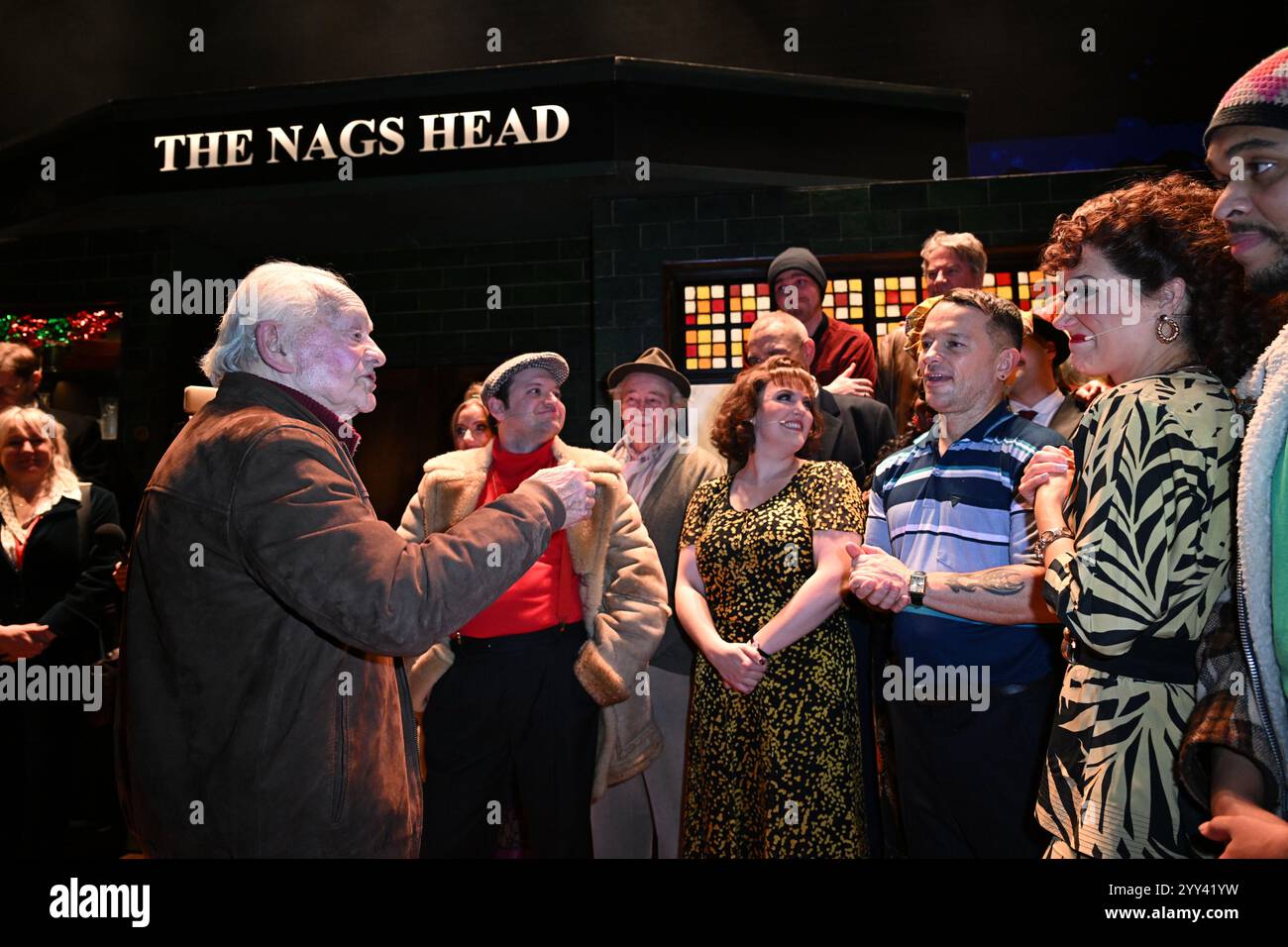 Actor Sir David Jason (left) who played Derek 'Del Boy' Trotter in the ...