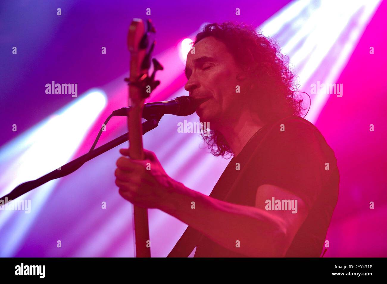 Stephan Brings von Brings live beim Weihnachtskonzert - Leise rieselt ...