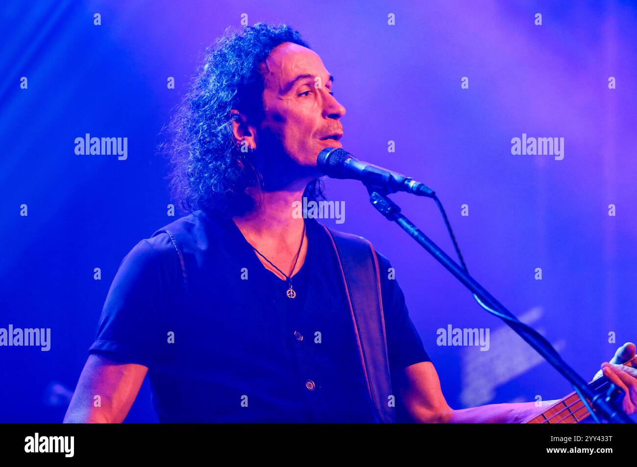 Stephan Brings von Brings live beim Weihnachtskonzert - Leise rieselt ...