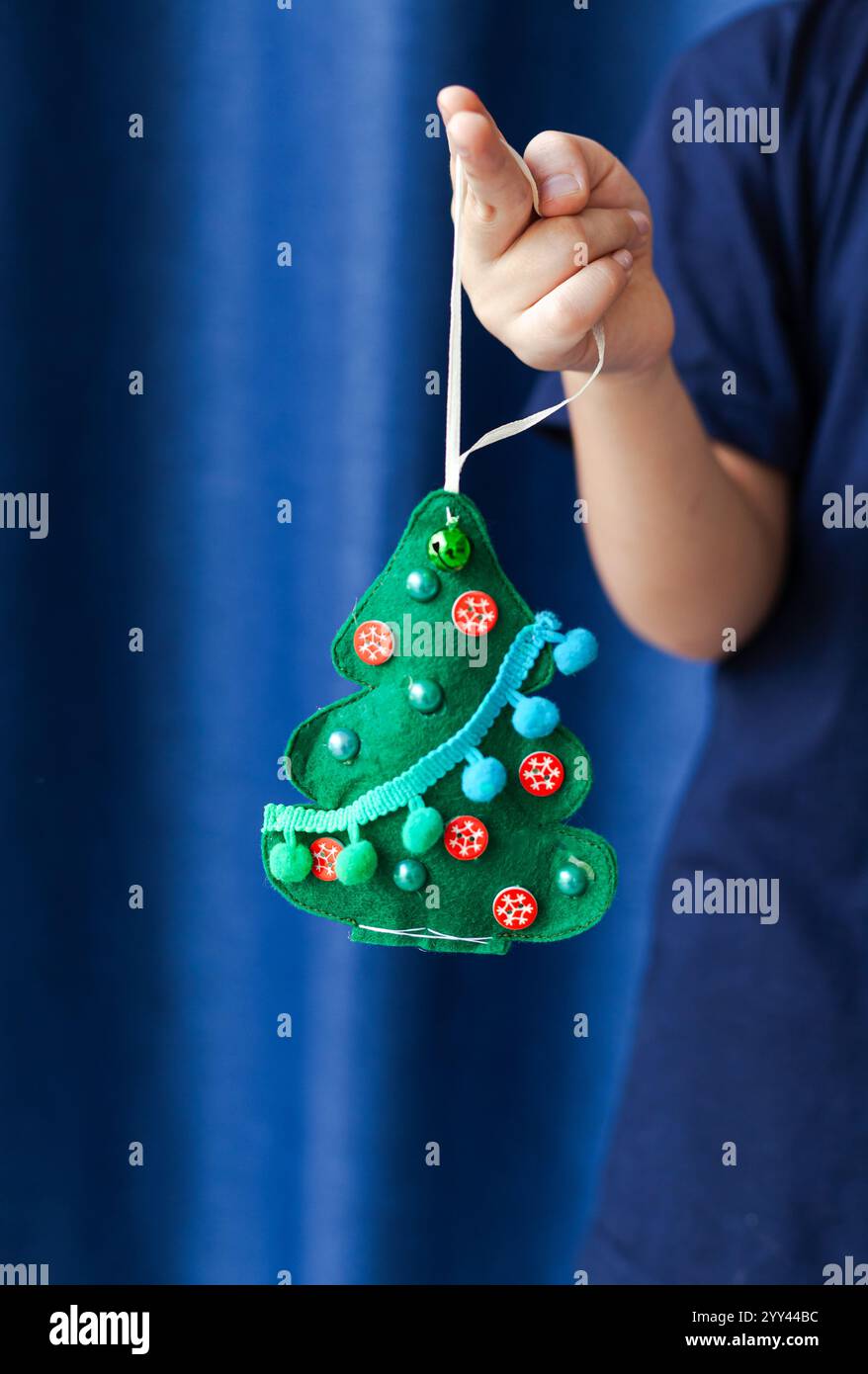 DIY Felt Christmas Tree Craft Workshop for Kids Fun Handmade Holiday ...