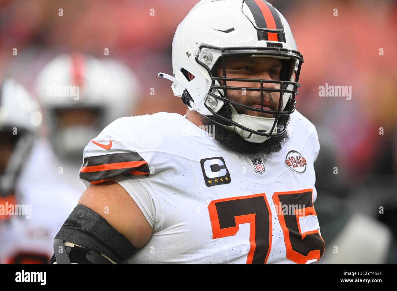 Cleveland Browns guard Joel Bitonio (75) stands on the field during an ...
