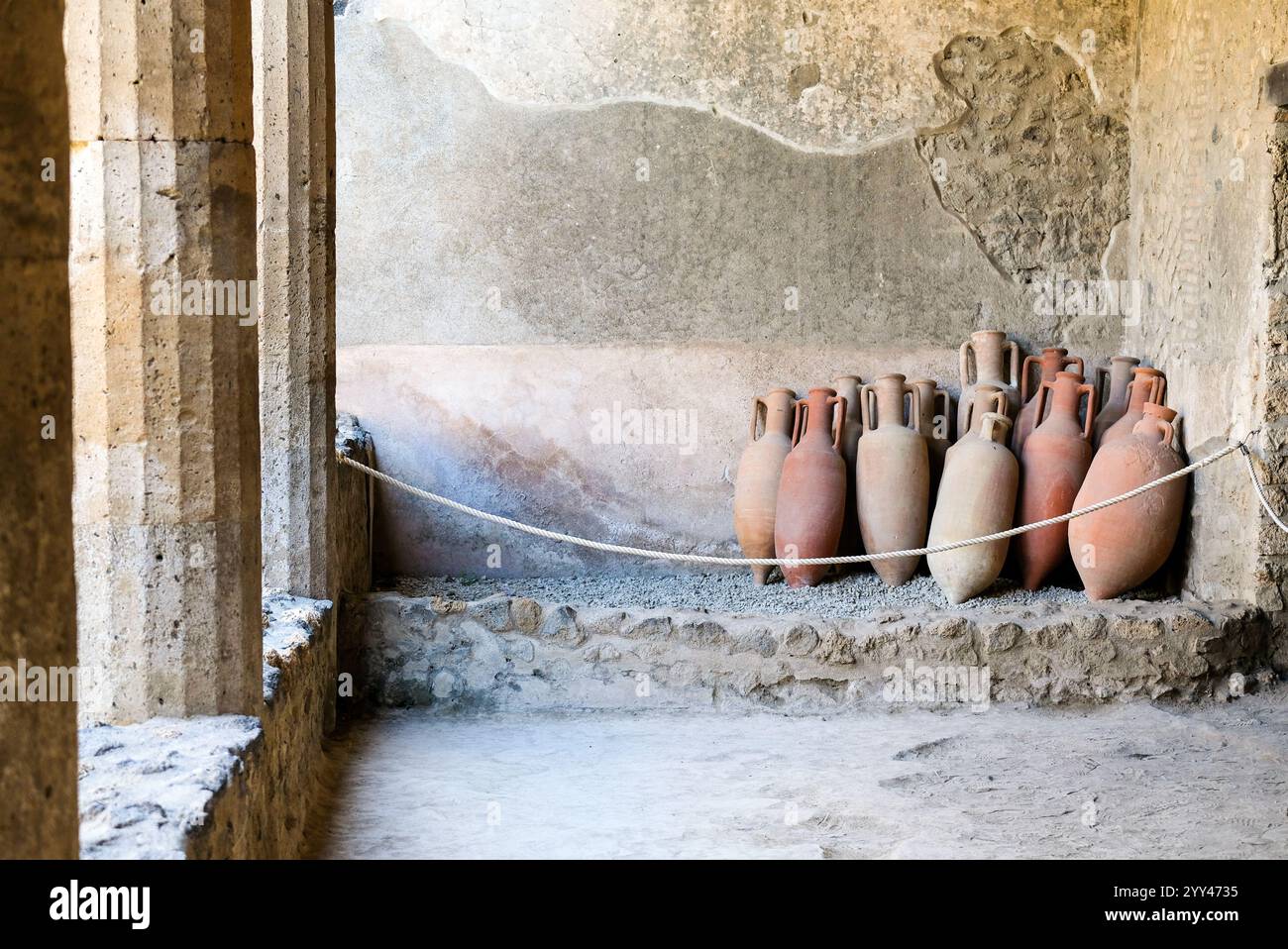 Amphorae house hi-res stock photography and images - Alamy