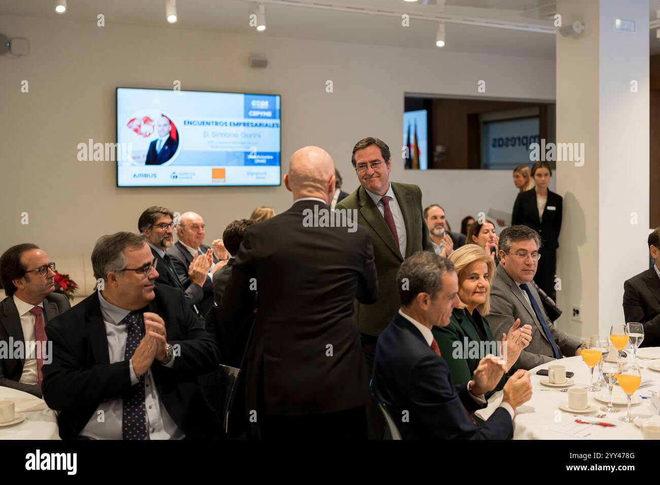 The CEO and general manager of Iryo, Simone Gorini, and the president ...