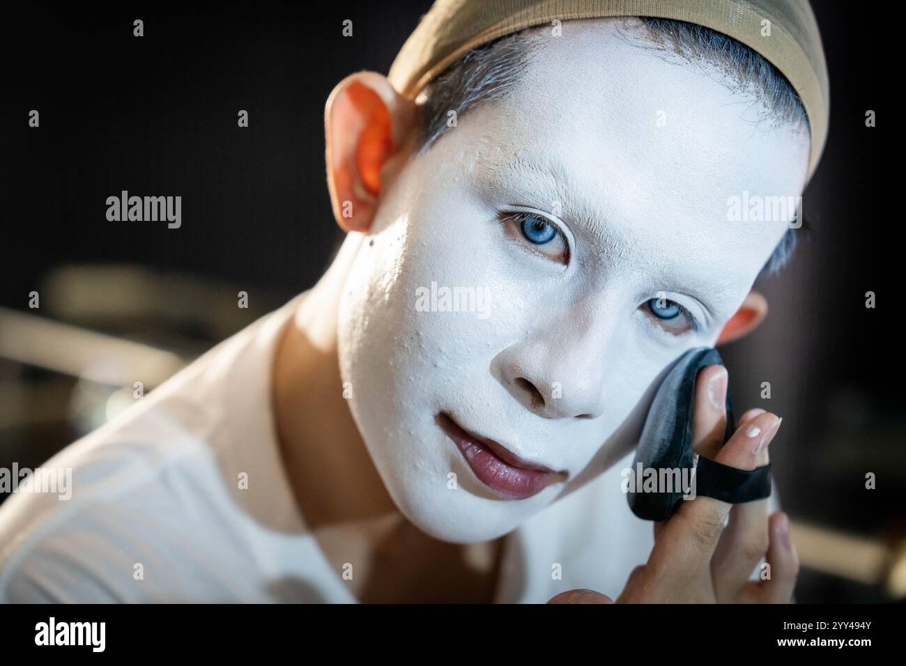 Drag show backstage hi-res stock photography and images - Alamy