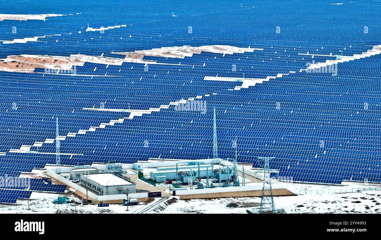 Solar array aerial china hi-res stock photography and images - Alamy