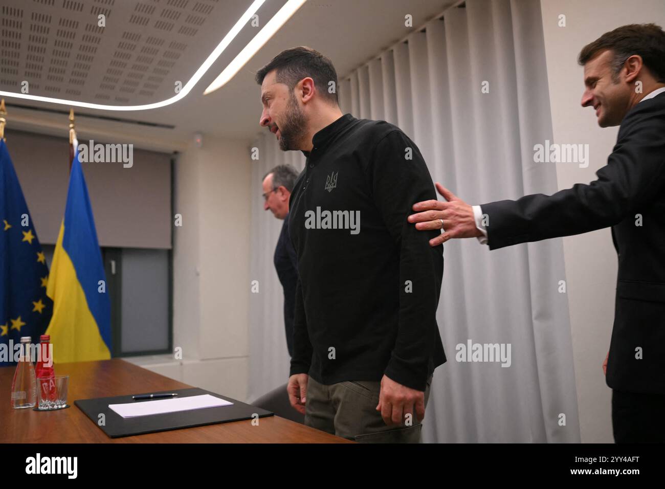 France's President Emmanuel Macron (R) and Ukraine's President ...