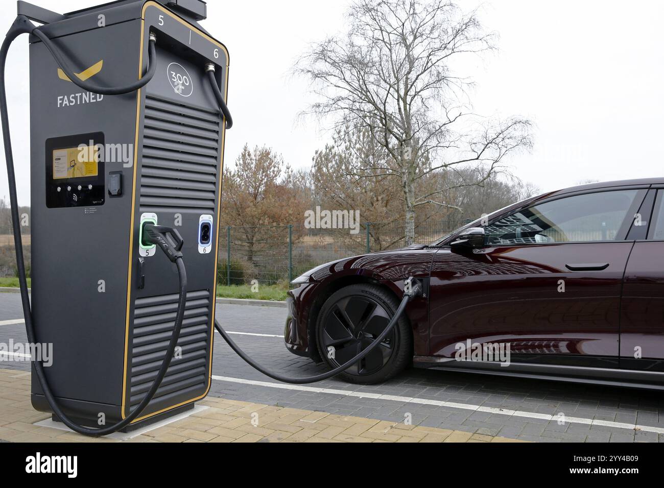 17-12-2024 Lucid Air Touring: An American EV brand where breakthrough ...