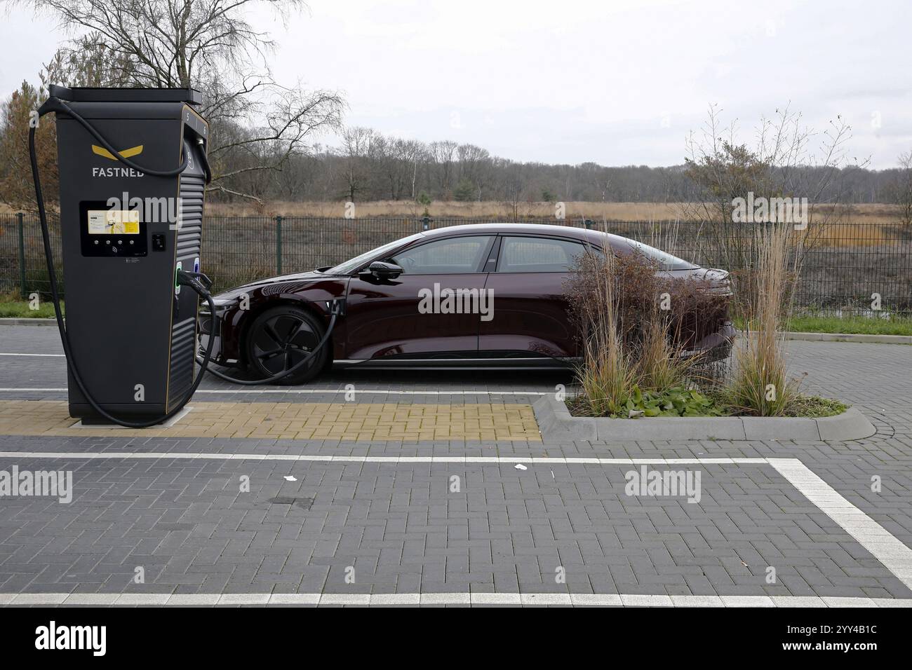 17-12-2024 Lucid Air Touring: An American EV brand where breakthrough ...